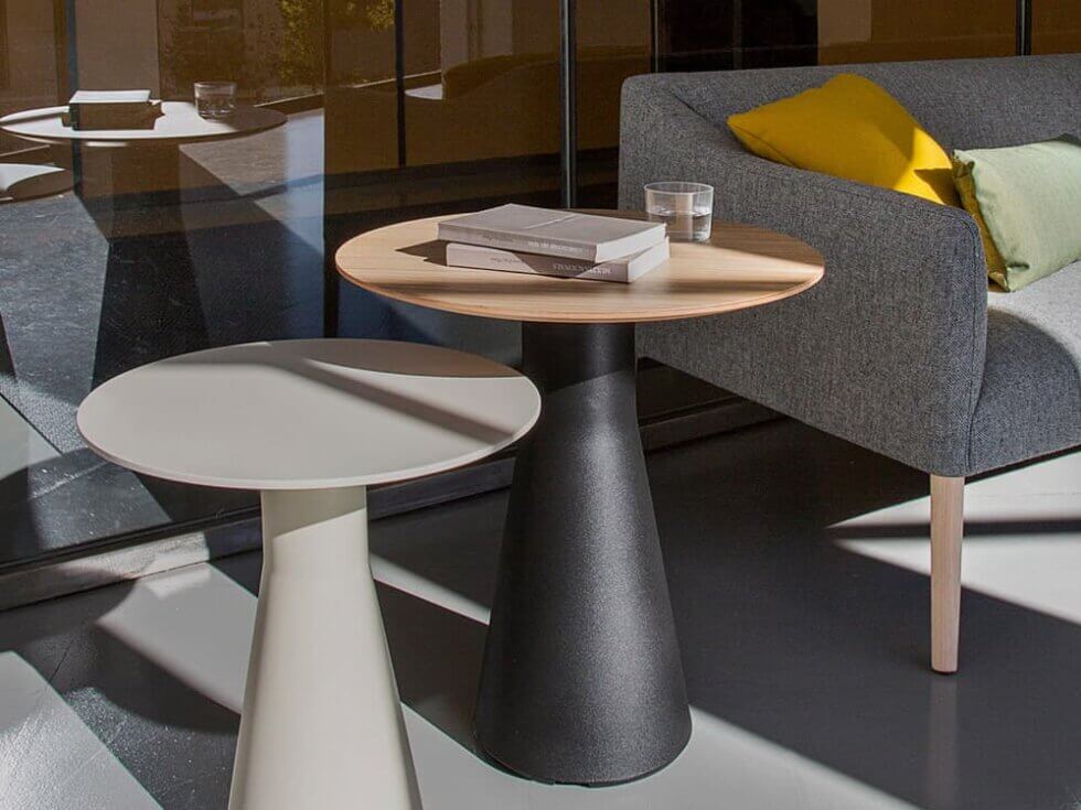 Andreau World Reverse Occasional Airport Table - UFL Airports